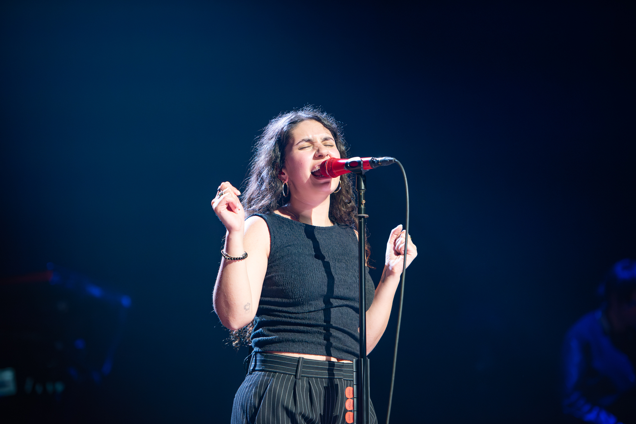 The Quiet Power of Alessia Cara on Full Display in Vancouver – Live ...