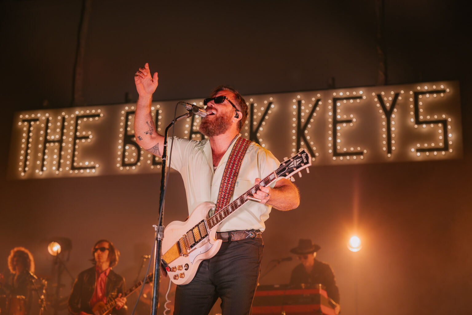 LIVE REVIEW: The Black Keys Turn Rogers Arena Into a Blues Bar on the ...