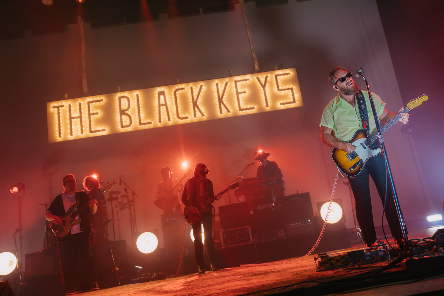 LIVE REVIEW: The Black Keys Turn Rogers Arena Into a Blues Bar on the ...